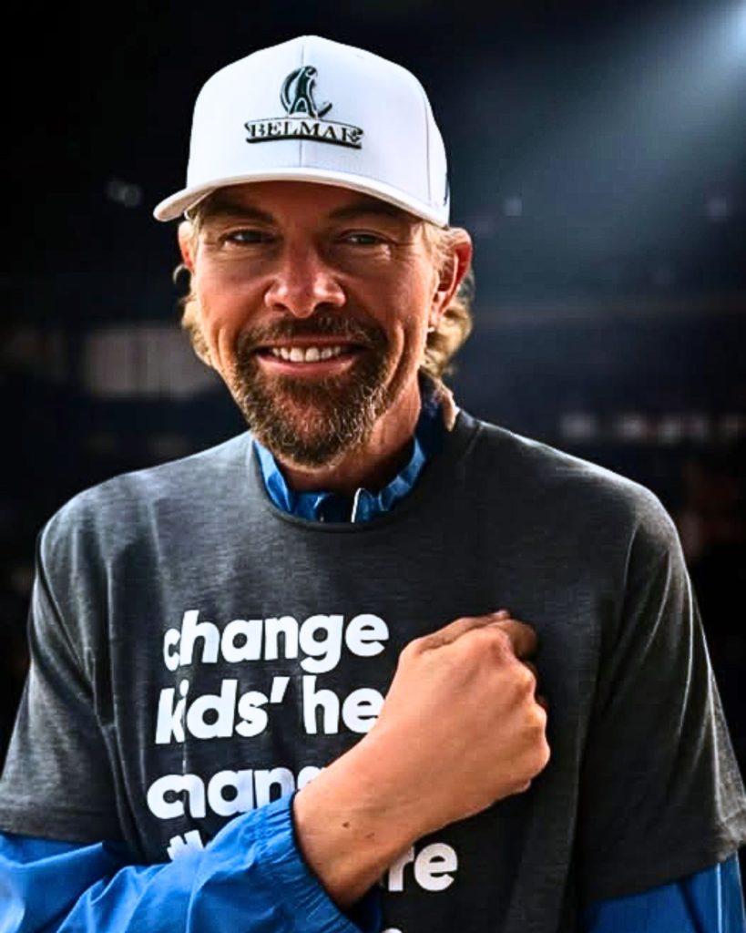 AFTER MORE THAN 30 YEARS ON STAGE, HE CAME BACK SMILING — WHILE ...