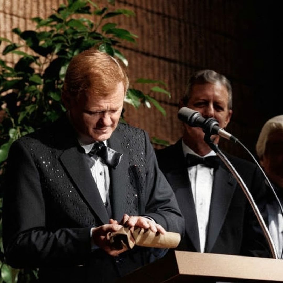 “NOT A JOKE. NOT A RIFF. JUST TRUTH — IN 1987.” Jerry Reed was never ...