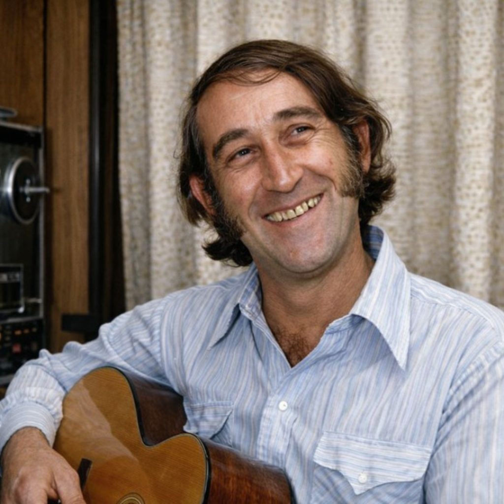 FROM FOLK SINGER TO COUNTRY MUSIC ICON. He didn’t grow up dreaming of a ...